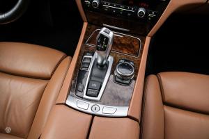 Black BMW 730 2014 in Marijampole, with an engine capacity of 2.99 L and mileage of 294 thousand km for 14950 €, photo 23 on AUTOMOTO.COM.LV