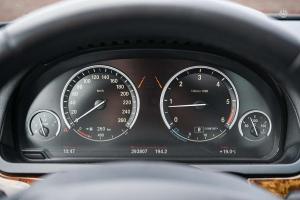 Black BMW 730 2014 in Marijampole, with an engine capacity of 2.99 L and mileage of 294 thousand km for 14950 €, photo 25 on AUTOMOTO.COM.LV