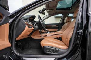 Black BMW 730 2014 in Marijampole, with an engine capacity of 2.99 L and mileage of 294 thousand km for 14950 €, photo 29 on AUTOMOTO.COM.LV