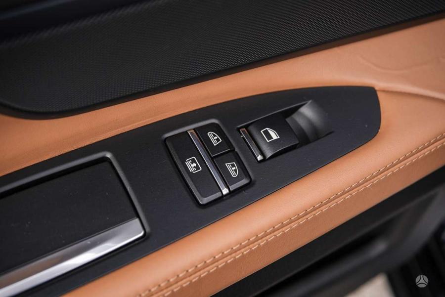 Black BMW 730 2014 in Marijampole, with an engine capacity of 2.99 L and mileage of 294 thousand km for 14950 €, photo 37 on AUTOMOTO.COM.LV