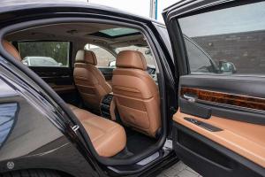 Black BMW 730 2014 in Marijampole, with an engine capacity of 2.99 L and mileage of 294 thousand km for 14950 €, photo 39 on AUTOMOTO.COM.LV