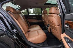 Black BMW 730 2014 in Marijampole, with an engine capacity of 2.99 L and mileage of 294 thousand km for 14950 €, photo 40 on AUTOMOTO.COM.LV