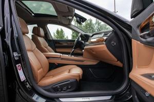 Black BMW 730 2014 in Marijampole, with an engine capacity of 2.99 L and mileage of 294 thousand km for 14950 €, photo 43 on AUTOMOTO.COM.LV