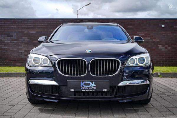 Black BMW 730 2014 in Kaunas, with an engine capacity of 2.99 L and mileage of 249 thousand km for 13450 €, photo 3 on AUTOMOTO.COM.LV