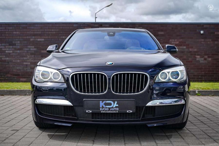 Black BMW 730 2014 in Kaunas, with an engine capacity of 2.99 L and mileage of 249 thousand km for 13450 €, photo 4 on AUTOMOTO.COM.LV