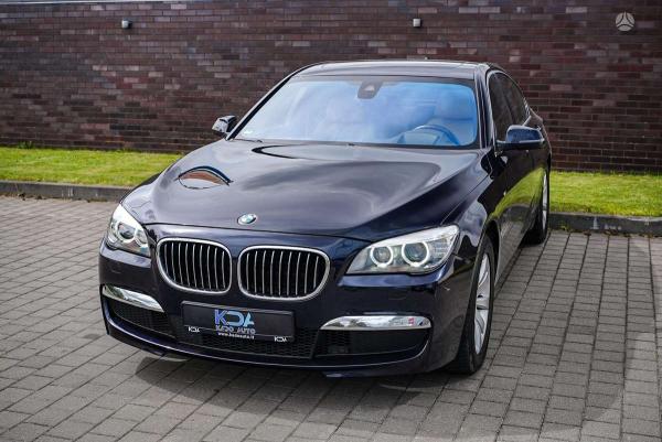 Black BMW 730 2014 in Kaunas, with an engine capacity of 2.99 L and mileage of 249 thousand km for 13450 €, photo 4 on AUTOMOTO.COM.LV