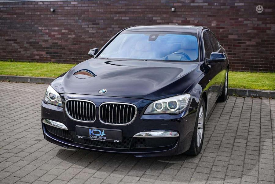 Black BMW 730 2014 in Kaunas, with an engine capacity of 2.99 L and mileage of 249 thousand km for 13450 €, photo 5 on AUTOMOTO.COM.LV