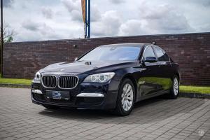 Black BMW 730 2014 in Kaunas, with an engine capacity of 2.99 L and mileage of 249 thousand km for 13450 €, photo 6 on AUTOMOTO.COM.LV