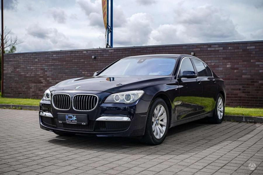 Black BMW 730 2014 in Kaunas, with an engine capacity of 2.99 L and mileage of 249 thousand km for 13450 €, photo 6 on AUTOMOTO.COM.LV