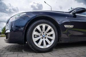 Black BMW 730 2014 in Kaunas, with an engine capacity of 2.99 L and mileage of 249 thousand km for 13450 €, photo 7 on AUTOMOTO.COM.LV