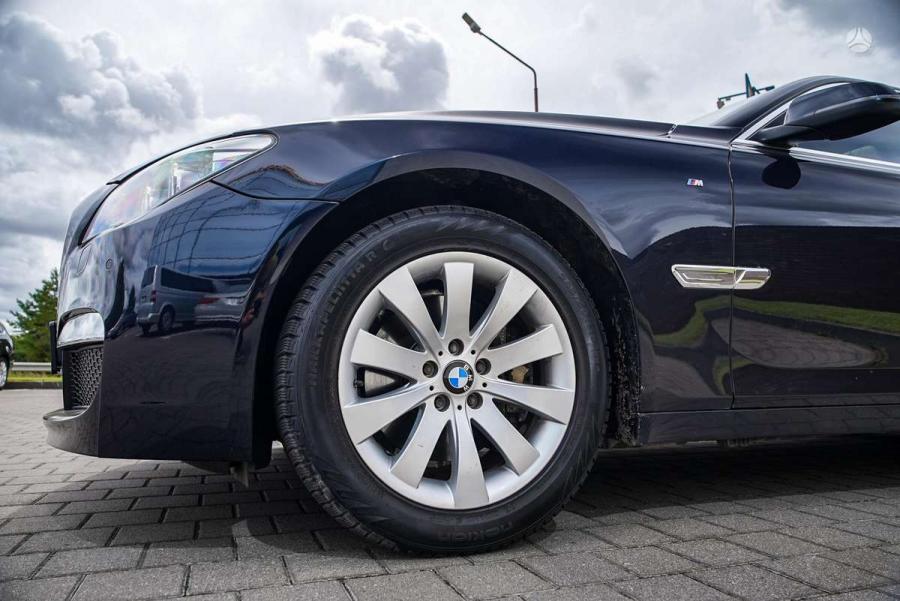 Black BMW 730 2014 in Kaunas, with an engine capacity of 2.99 L and mileage of 249 thousand km for 13450 €, photo 7 on AUTOMOTO.COM.LV