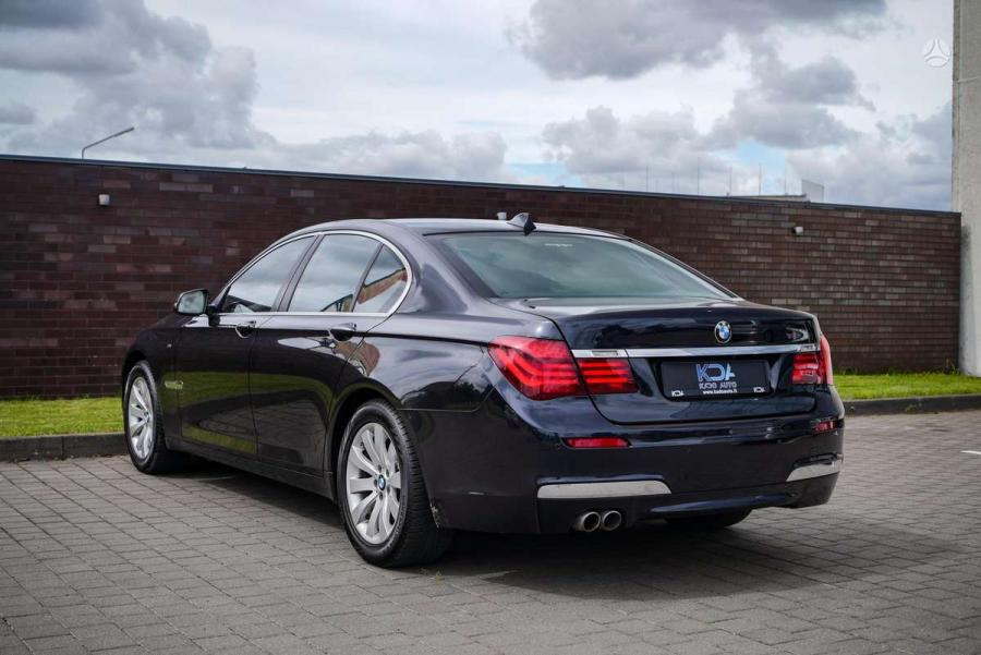 Black BMW 730 2014 in Kaunas, with an engine capacity of 2.99 L and mileage of 249 thousand km for 13450 €, photo 10 on AUTOMOTO.COM.LV