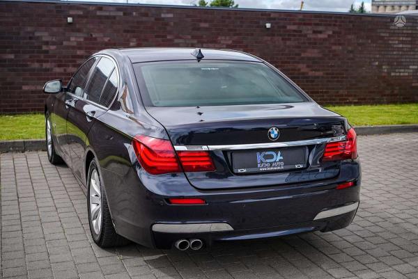 Black BMW 730 2014 in Kaunas, with an engine capacity of 2.99 L and mileage of 249 thousand km for 13450 €, photo 10 on AUTOMOTO.COM.LV