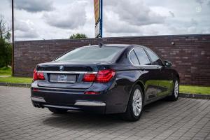 Black BMW 730 2014 in Kaunas, with an engine capacity of 2.99 L and mileage of 249 thousand km for 13450 €, photo 14 on AUTOMOTO.COM.LV