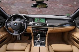Black BMW 730 2014 in Kaunas, with an engine capacity of 2.99 L and mileage of 249 thousand km for 13450 €, photo 18 on AUTOMOTO.COM.LV
