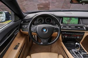 Black BMW 730 2014 in Kaunas, with an engine capacity of 2.99 L and mileage of 249 thousand km for 13450 €, photo 19 on AUTOMOTO.COM.LV