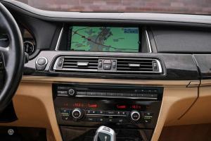 Black BMW 730 2014 in Kaunas, with an engine capacity of 2.99 L and mileage of 249 thousand km for 13450 €, photo 21 on AUTOMOTO.COM.LV