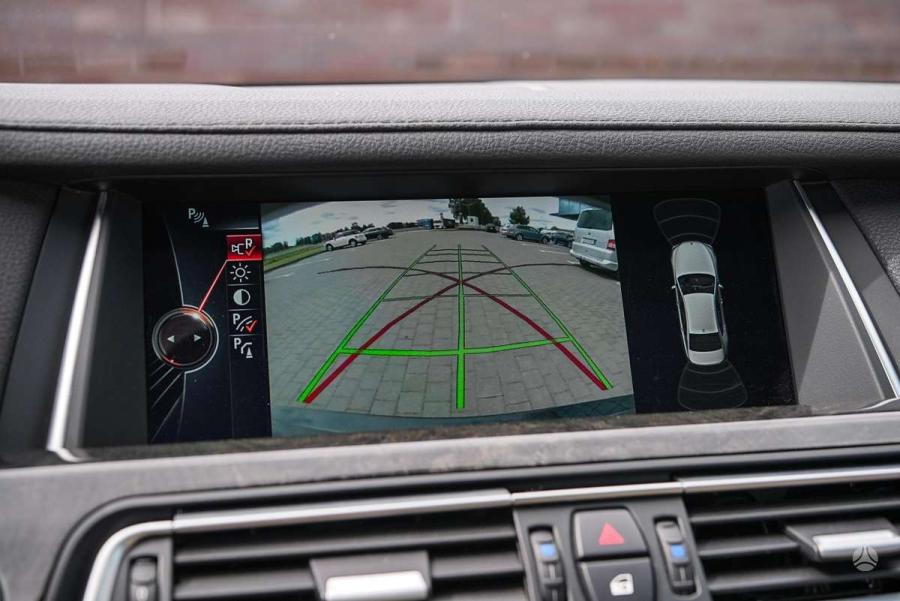 Black BMW 730 2014 in Kaunas, with an engine capacity of 2.99 L and mileage of 249 thousand km for 13450 €, photo 22 on AUTOMOTO.COM.LV