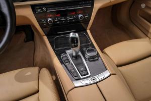 Black BMW 730 2014 in Kaunas, with an engine capacity of 2.99 L and mileage of 249 thousand km for 13450 €, photo 23 on AUTOMOTO.COM.LV