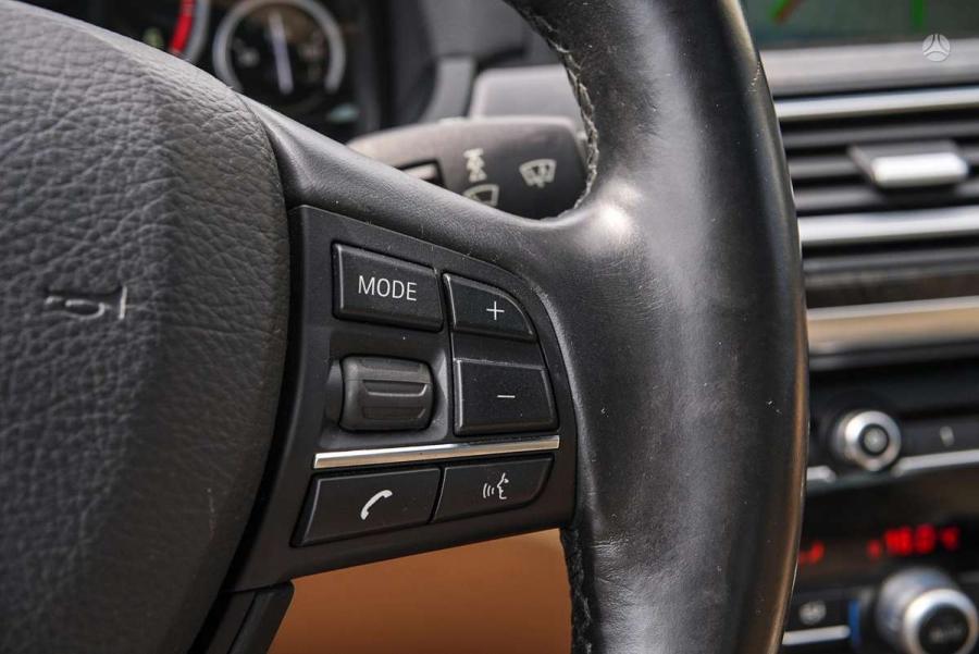 Black BMW 730 2014 in Kaunas, with an engine capacity of 2.99 L and mileage of 249 thousand km for 13450 €, photo 27 on AUTOMOTO.COM.LV