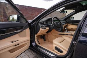 Black BMW 730 2014 in Kaunas, with an engine capacity of 2.99 L and mileage of 249 thousand km for 13450 €, photo 28 on AUTOMOTO.COM.LV