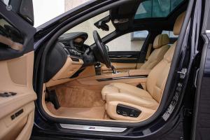 Black BMW 730 2014 in Kaunas, with an engine capacity of 2.99 L and mileage of 249 thousand km for 13450 €, photo 30 on AUTOMOTO.COM.LV