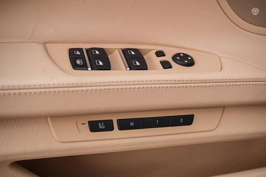 Black BMW 730 2014 in Kaunas, with an engine capacity of 2.99 L and mileage of 249 thousand km for 13450 €, photo 34 on AUTOMOTO.COM.LV