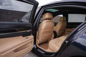 Black BMW 730 2014 in Kaunas, with an engine capacity of 2.99 L and mileage of 249 thousand km for 13450 €, photo 36 on AUTOMOTO.COM.LV