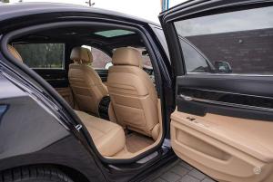 Black BMW 730 2014 in Kaunas, with an engine capacity of 2.99 L and mileage of 249 thousand km for 13450 €, photo 39 on AUTOMOTO.COM.LV