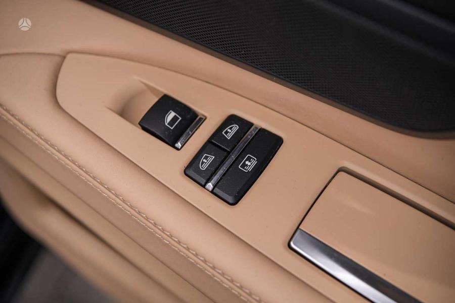 Black BMW 730 2014 in Kaunas, with an engine capacity of 2.99 L and mileage of 249 thousand km for 13450 €, photo 41 on AUTOMOTO.COM.LV