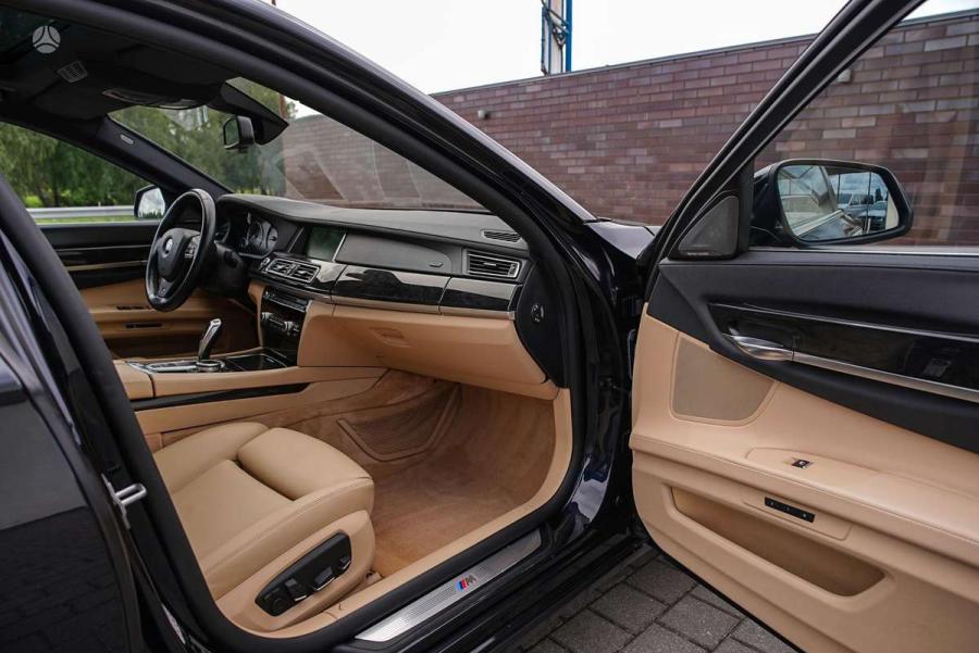 Black BMW 730 2014 in Kaunas, with an engine capacity of 2.99 L and mileage of 249 thousand km for 13450 €, photo 42 on AUTOMOTO.COM.LV