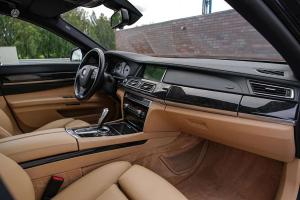 Black BMW 730 2014 in Kaunas, with an engine capacity of 2.99 L and mileage of 249 thousand km for 13450 €, photo 43 on AUTOMOTO.COM.LV
