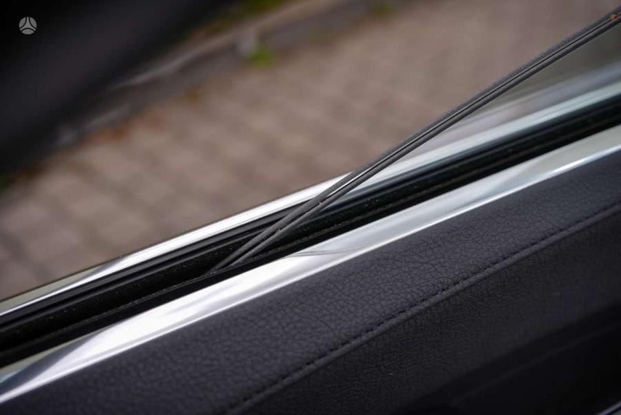Black BMW 730 2014 in Kaunas, with an engine capacity of 2.99 L and mileage of 249 thousand km for 13450 €, photo 45 on AUTOMOTO.COM.LV