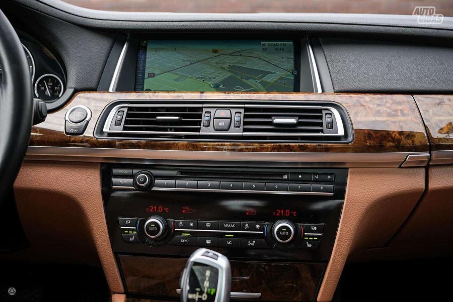 Melns BMW 730 2014 Kauņa, ar dzinēja tilpumu 3.00 L un nobraukumu 294 tūkst. km par 14250 €, foto 21 vietnē AUTOMOTO.COM.LV