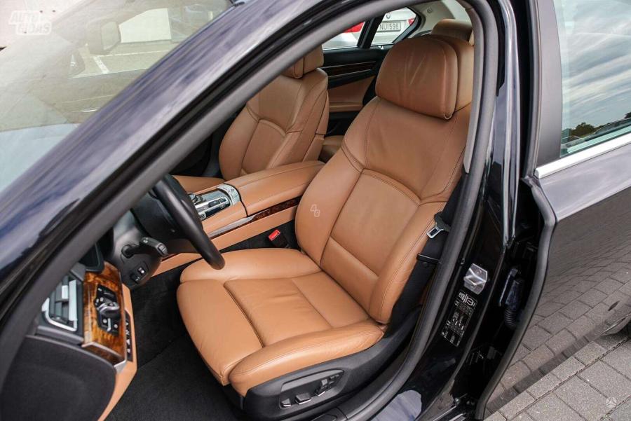 Melns BMW 730 2014 Kauņa, ar dzinēja tilpumu 3.00 L un nobraukumu 294 tūkst. km par 14250 €, foto 30 vietnē AUTOMOTO.COM.LV