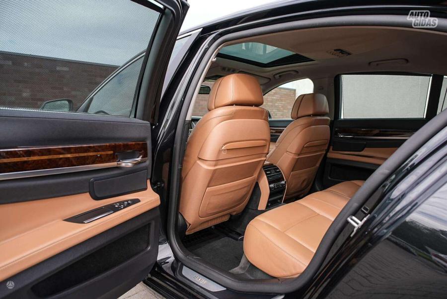 Melns BMW 730 2014 Kauņa, ar dzinēja tilpumu 3.00 L un nobraukumu 294 tūkst. km par 14250 €, foto 35 vietnē AUTOMOTO.COM.LV