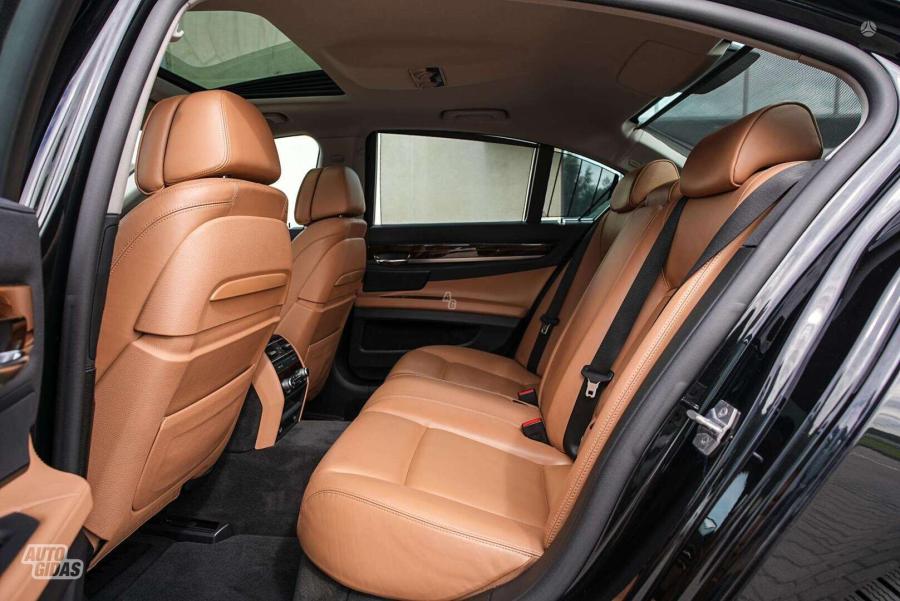 Melns BMW 730 2014 Kauņa, ar dzinēja tilpumu 3.00 L un nobraukumu 294 tūkst. km par 14250 €, foto 36 vietnē AUTOMOTO.COM.LV
