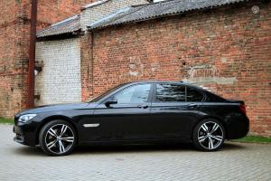 Black BMW 730 2014 in Kaunas, with an engine capacity of 2.99 L and mileage of 295 thousand km for 14800 €, photo 4 on AUTOMOTO.COM.LV
