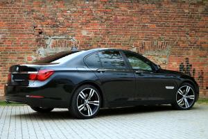 Black BMW 730 2014 in Kaunas, with an engine capacity of 2.99 L and mileage of 295 thousand km for 14800 €, photo 5 on AUTOMOTO.COM.LV