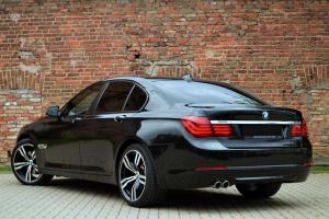 Black BMW 730 2014 in Kaunas, with an engine capacity of 2.99 L and mileage of 295 thousand km for 14800 €, photo 6 on AUTOMOTO.COM.LV