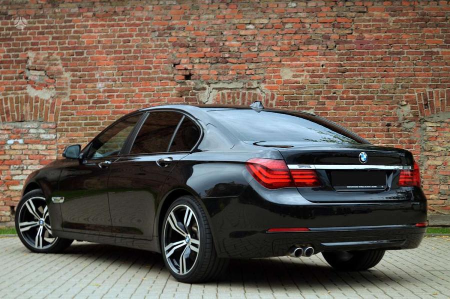 Black BMW 730 2014 in Kaunas, with an engine capacity of 2.99 L and mileage of 295 thousand km for 14800 €, photo 6 on AUTOMOTO.COM.LV