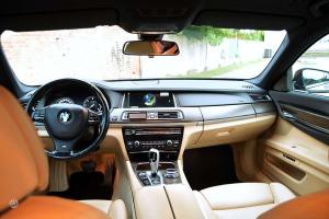 Black BMW 730 2014 in Kaunas, with an engine capacity of 2.99 L and mileage of 295 thousand km for 14800 €, photo 12 on AUTOMOTO.COM.LV