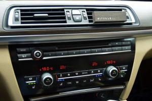 Black BMW 730 2014 in Kaunas, with an engine capacity of 2.99 L and mileage of 295 thousand km for 14800 €, photo 13 on AUTOMOTO.COM.LV
