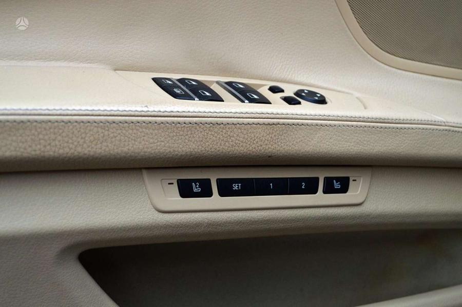 Black BMW 730 2014 in Kaunas, with an engine capacity of 2.99 L and mileage of 295 thousand km for 14800 €, photo 15 on AUTOMOTO.COM.LV