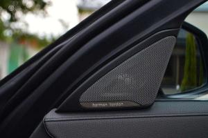 Black BMW 730 2014 in Kaunas, with an engine capacity of 2.99 L and mileage of 295 thousand km for 14800 €, photo 17 on AUTOMOTO.COM.LV