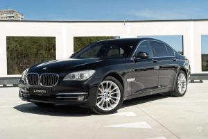 Black BMW 730 2014 in Vilnius, with an engine capacity of 2.99 L and mileage of 218 thousand km for 11250 €, photo 3 on AUTOMOTO.COM.LV