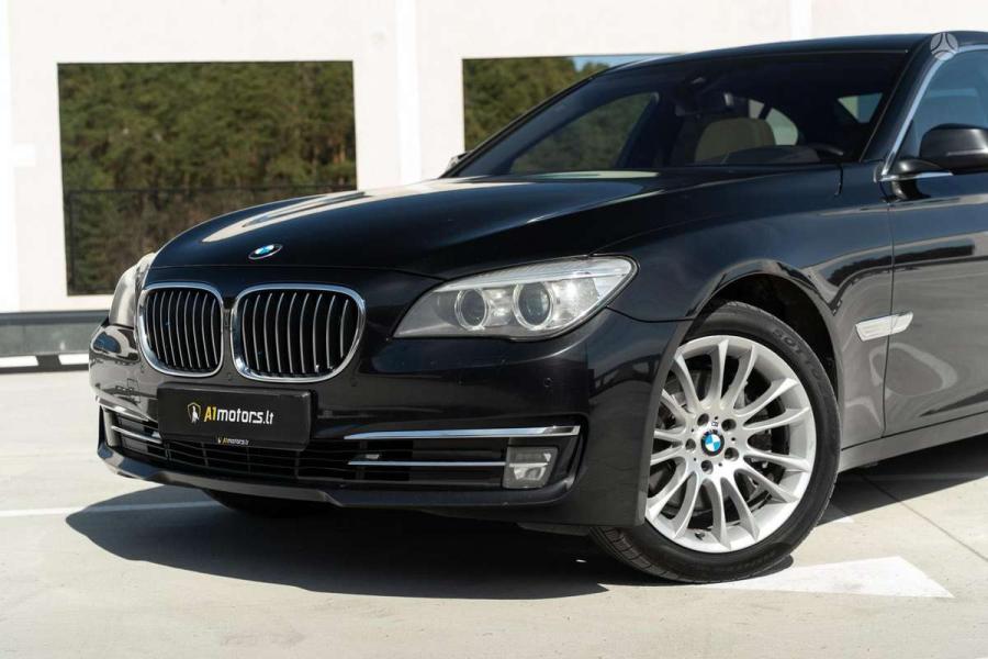 Black BMW 730 2014 in Vilnius, with an engine capacity of 2.99 L and mileage of 218 thousand km for 11250 €, photo 4 on AUTOMOTO.COM.LV