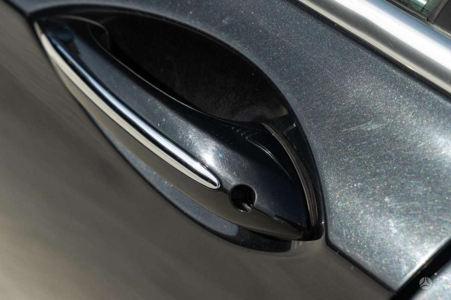 Black BMW 730 2014 in Vilnius, with an engine capacity of 2.99 L and mileage of 218 thousand km for 11250 €, photo 5 on AUTOMOTO.COM.LV