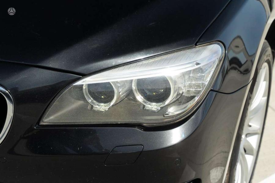 Black BMW 730 2014 in Vilnius, with an engine capacity of 2.99 L and mileage of 218 thousand km for 11250 €, photo 7 on AUTOMOTO.COM.LV