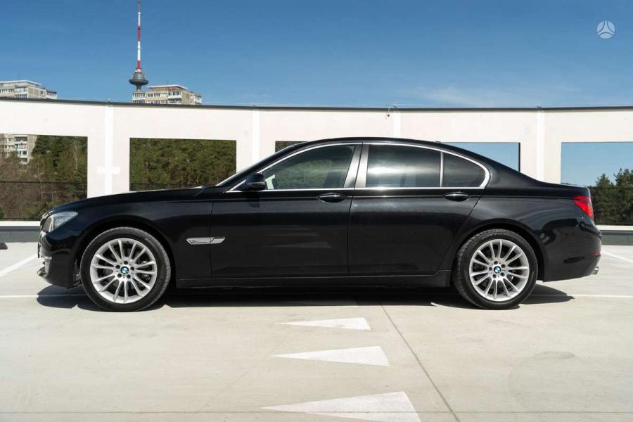 Black BMW 730 2014 in Vilnius, with an engine capacity of 2.99 L and mileage of 218 thousand km for 11250 €, photo 8 on AUTOMOTO.COM.LV